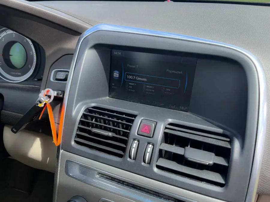 Volvo XC60 2012 Jūrmala, ar dzinēja tilpumu 2.40 L un nobraukumu 345 tūkst. km par 9950 €, foto 12 vietnē AUTOMOTO.COM.LV
