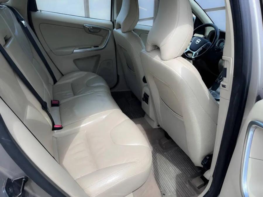Volvo XC60 2012 Jūrmala, ar dzinēja tilpumu 2.40 L un nobraukumu 345 tūkst. km par 9950 €, foto 13 vietnē AUTOMOTO.COM.LV