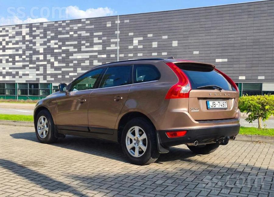 Volvo XC60 2012 in Jelgava, with an engine capacity of 2.40 L and mileage of 430 thousand km for 5500 €, photo 4 on AUTOMOTO.COM.LV