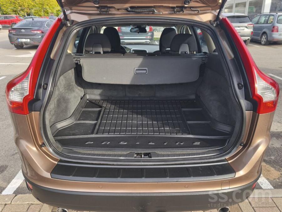 Volvo XC60 2012 in Jelgava, with an engine capacity of 2.40 L and mileage of 430 thousand km for 5500 €, photo 5 on AUTOMOTO.COM.LV