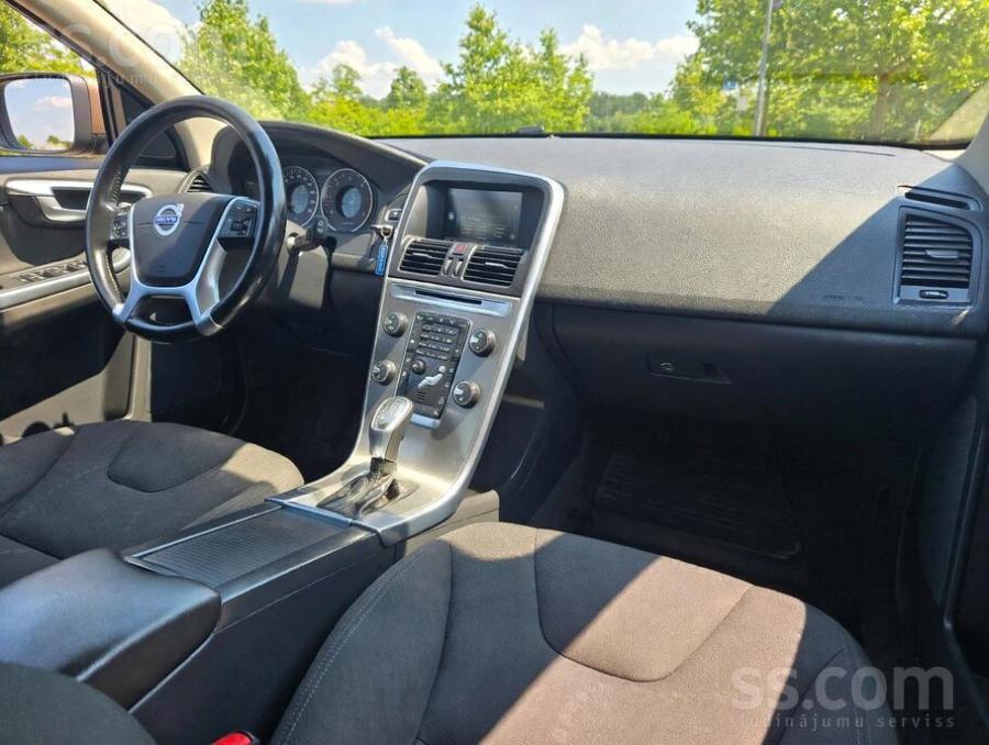 Volvo XC60 2012 in Jelgava, with an engine capacity of 2.40 L and mileage of 430 thousand km for 5500 €, photo 7 on AUTOMOTO.COM.LV