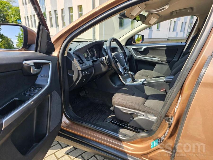 Volvo XC60 2012 in Jelgava, with an engine capacity of 2.40 L and mileage of 430 thousand km for 5500 €, photo 9 on AUTOMOTO.COM.LV