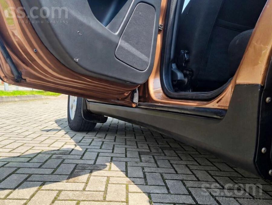 Volvo XC60 2012 in Jelgava, with an engine capacity of 2.40 L and mileage of 430 thousand km for 5500 €, photo 11 on AUTOMOTO.COM.LV
