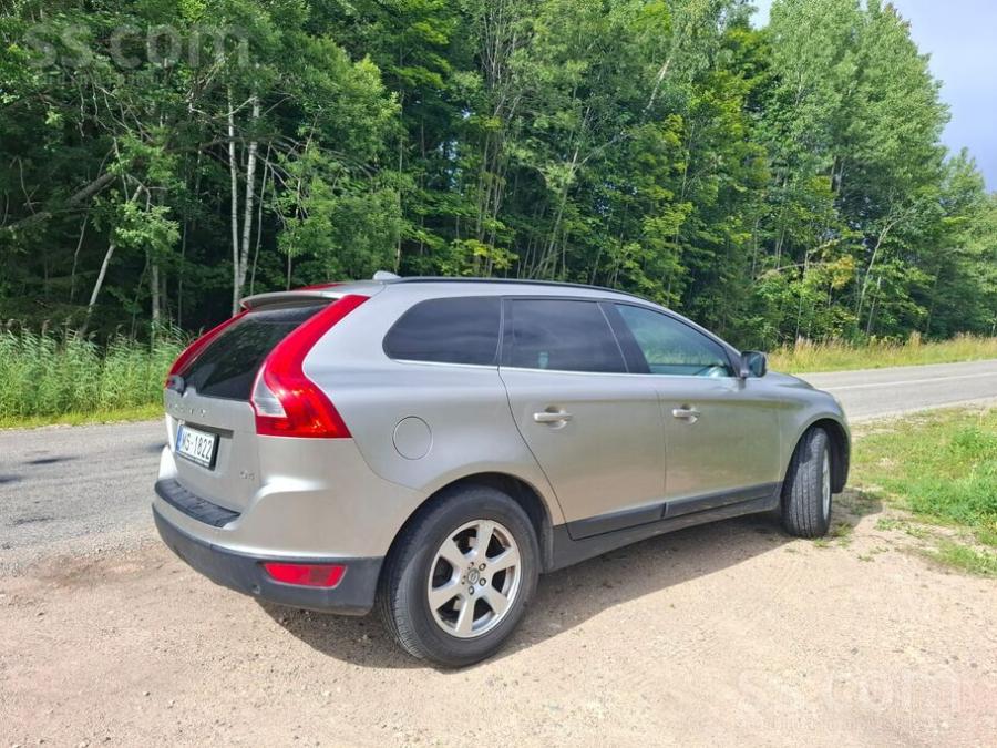 Volvo XC60 2012 in Daugavpils, with an engine capacity of 2.00 L and mileage of 341 thousand km for 7300 €, photo 3 on AUTOMOTO.COM.LV