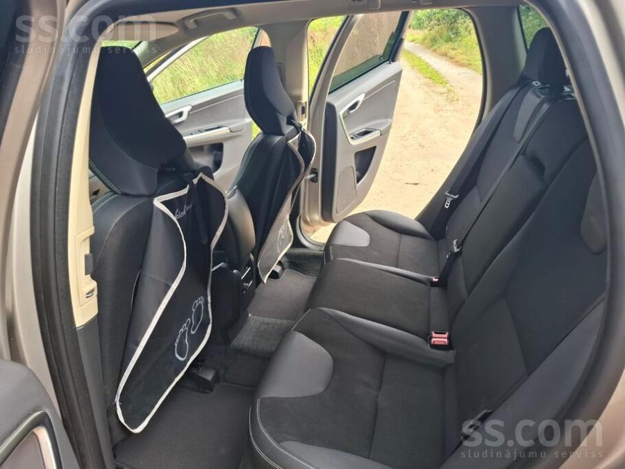Volvo XC60 2012 in Daugavpils, with an engine capacity of 2.00 L and mileage of 341 thousand km for 7300 €, photo 6 on AUTOMOTO.COM.LV