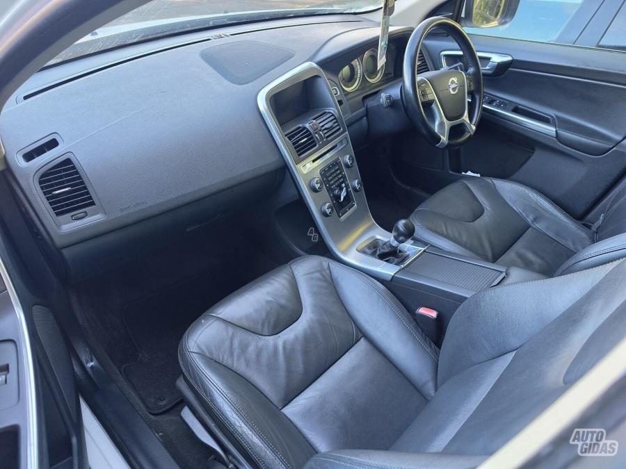 Volvo XC60 2012 in Silute, with an engine capacity of 2.00 L and mileage of 170 thousand km for 2600 €, photo 7 on AUTOMOTO.COM.LV