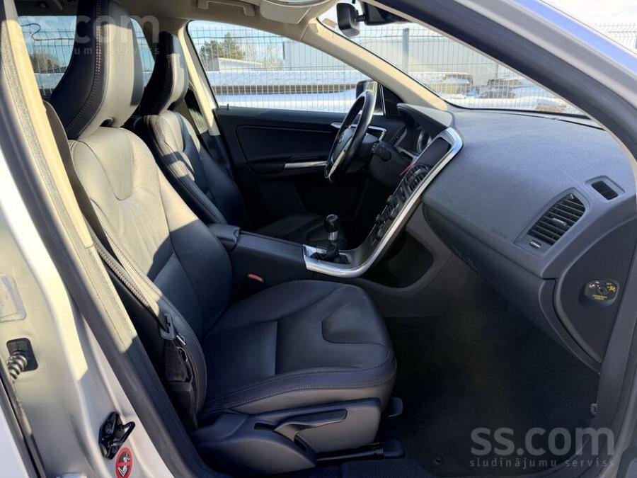 Volvo XC60 2013 Rīga, ar dzinēja tilpumu 2.00 L un nobraukumu 251 tūkst. km par 10995 €, foto 13 vietnē AUTOMOTO.COM.LV