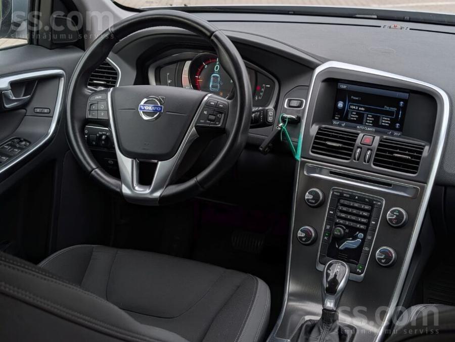 Volvo XC60 2013 Jūrmala, ar dzinēja tilpumu 2.00 L un nobraukumu 0 tūkst. km par 8950 €, foto 29 vietnē AUTOMOTO.COM.LV