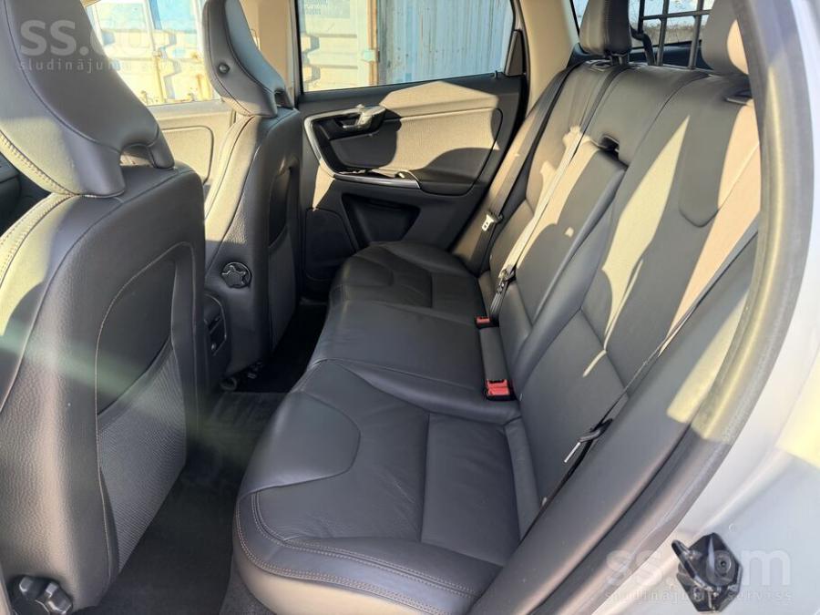 Volvo XC60 2013 Rīga, ar dzinēja tilpumu 2.00 L un nobraukumu 251 tūkst. km par 10495 €, foto 8 vietnē AUTOMOTO.COM.LV