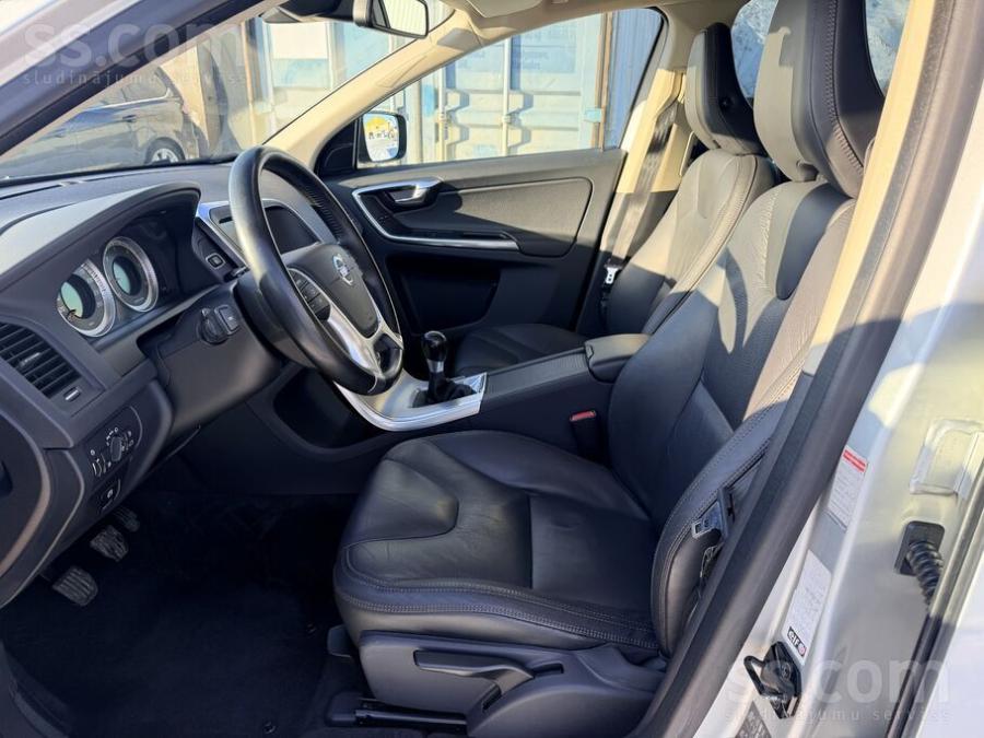 Volvo XC60 2013 Rīga, ar dzinēja tilpumu 2.00 L un nobraukumu 251 tūkst. km par 10495 €, foto 11 vietnē AUTOMOTO.COM.LV