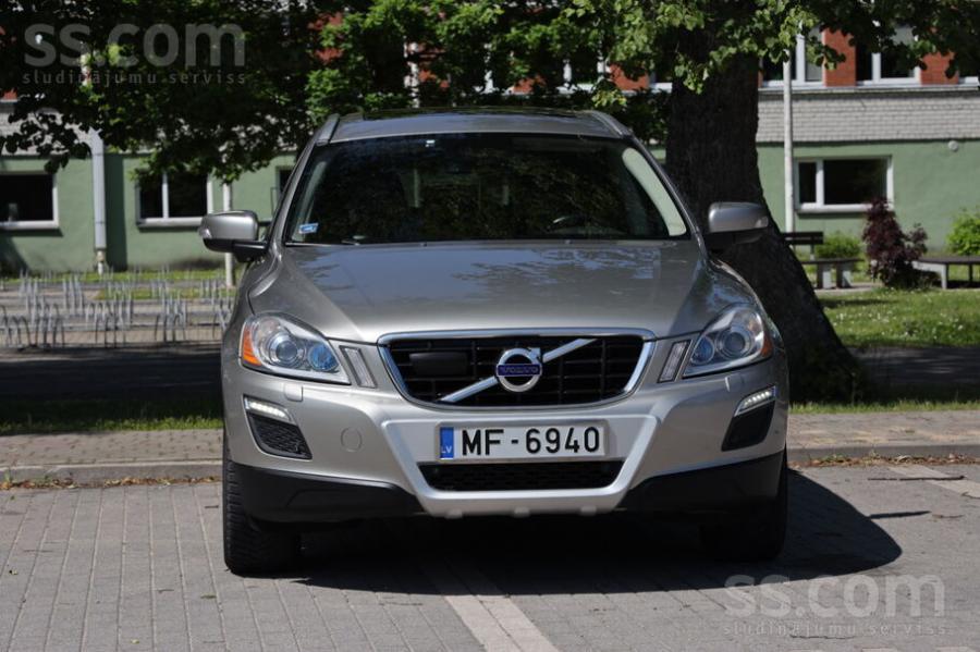 Volvo XC60 2013 in Jelgava, with an engine capacity of 2.40 L and mileage of 273 thousand km for 10800 €, photo 4 on AUTOMOTO.COM.LV