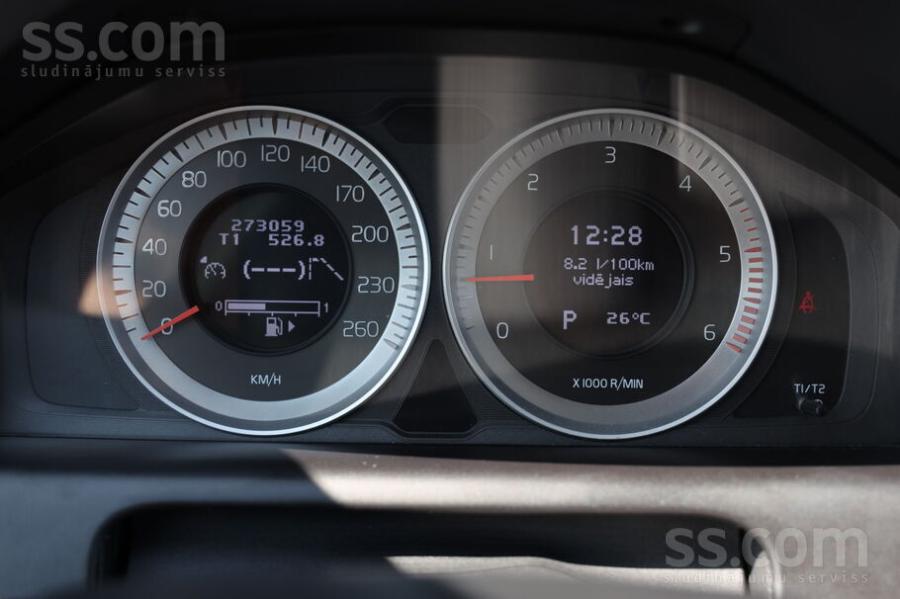 Volvo XC60 2013 in Jelgava, with an engine capacity of 2.40 L and mileage of 273 thousand km for 10800 €, photo 10 on AUTOMOTO.COM.LV