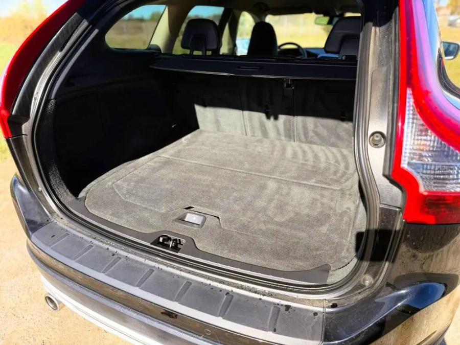 Volvo XC60 2013 Rīga, ar dzinēja tilpumu 2.40 L un nobraukumu 210 tūkst. km par 8700 €, foto 9 vietnē AUTOMOTO.COM.LV