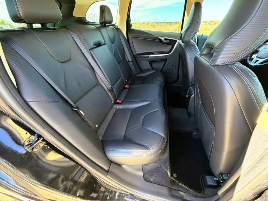 Volvo XC60 2013 Rīga, ar dzinēja tilpumu 2.40 L un nobraukumu 210 tūkst. km par 8700 €, foto 21 vietnē AUTOMOTO.COM.LV