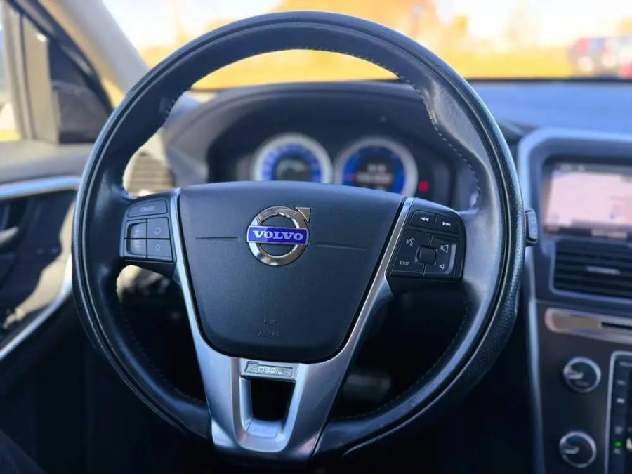 Volvo XC60 2013 Rīga, ar dzinēja tilpumu 2.40 L un nobraukumu 210 tūkst. km par 8700 €, foto 22 vietnē AUTOMOTO.COM.LV