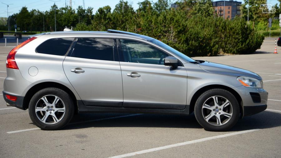Volvo XC60 2013 in Siauliai, with an engine capacity of 3.00 L and mileage of 247 thousand km for 7900 €, photo 9 on AUTOMOTO.COM.LV