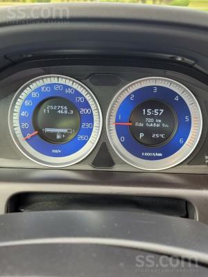 Volvo XC60 2013 Ogre, ar dzinēja tilpumu 2.00 L un nobraukumu 253 tūkst. km par 8700 €, foto 24 vietnē AUTOMOTO.COM.LV
