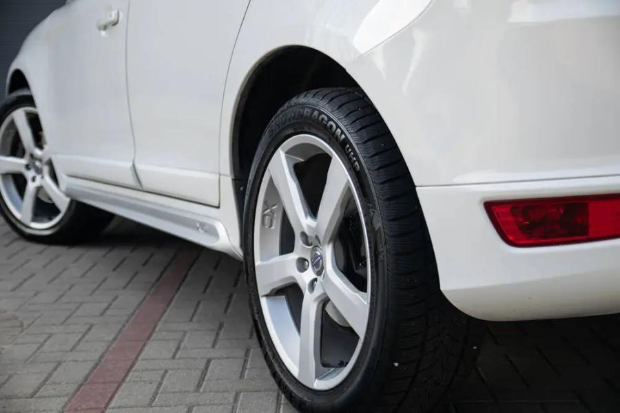 Volvo XC60 2013 in Tukums, with an engine capacity of 2.00 L and mileage of 215 thousand km for 9900 €, photo 22 on AUTOMOTO.COM.LV