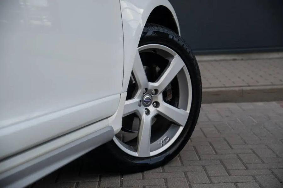 Volvo XC60 2013 in Tukums, with an engine capacity of 2.00 L and mileage of 215 thousand km for 9900 €, photo 24 on AUTOMOTO.COM.LV