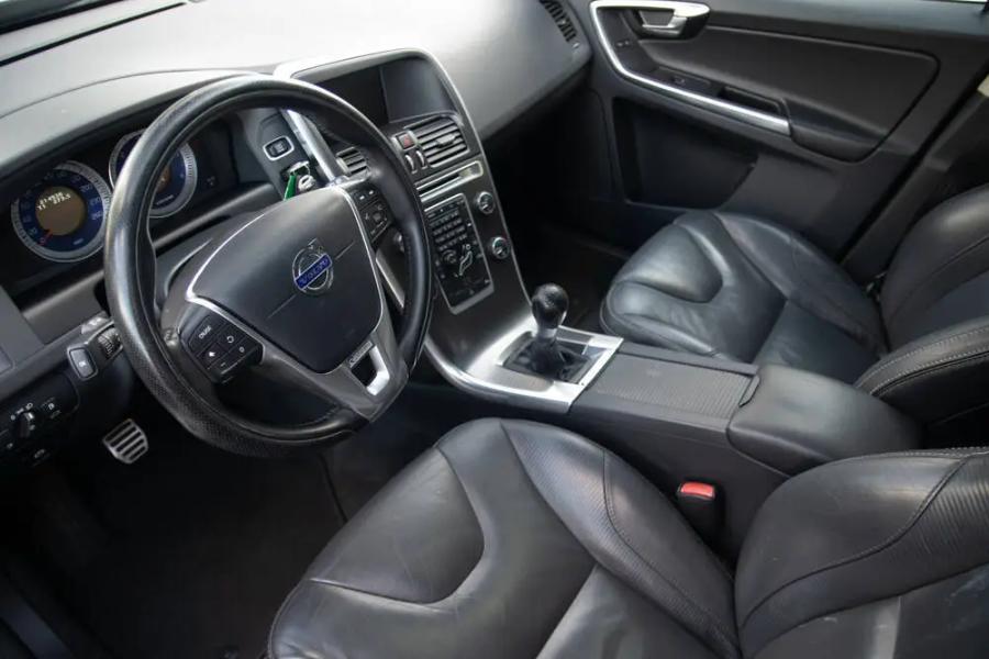 Volvo XC60 2013 in Tukums, with an engine capacity of 2.00 L and mileage of 215 thousand km for 9900 €, photo 25 on AUTOMOTO.COM.LV
