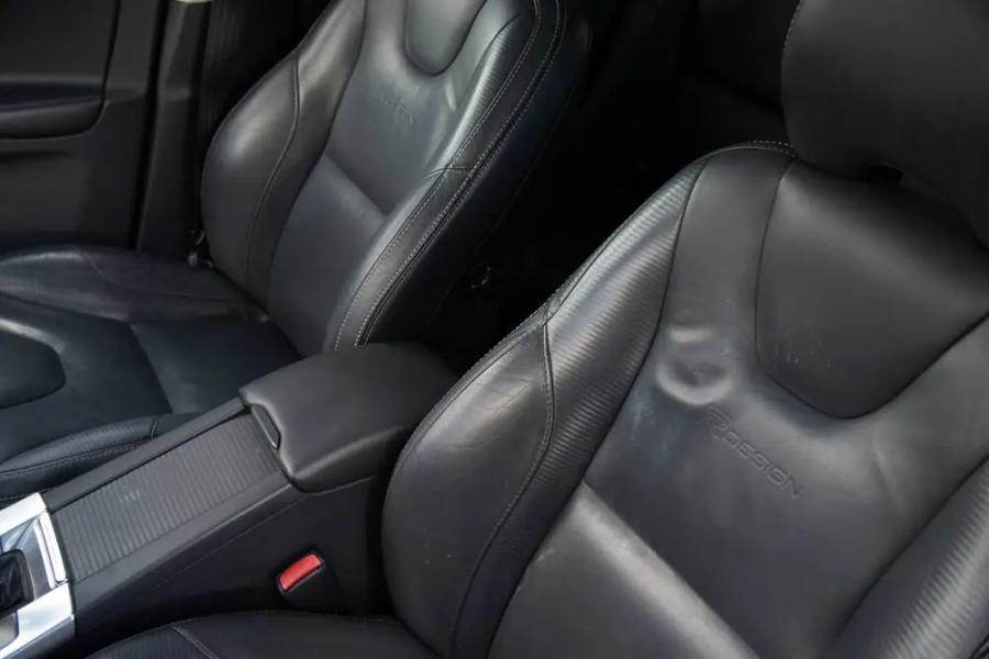Volvo XC60 2013 in Tukums, with an engine capacity of 2.00 L and mileage of 215 thousand km for 9900 €, photo 29 on AUTOMOTO.COM.LV