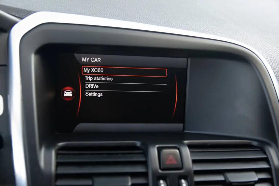 Volvo XC60 2013 in Tukums, with an engine capacity of 2.00 L and mileage of 215 thousand km for 9900 €, photo 33 on AUTOMOTO.COM.LV