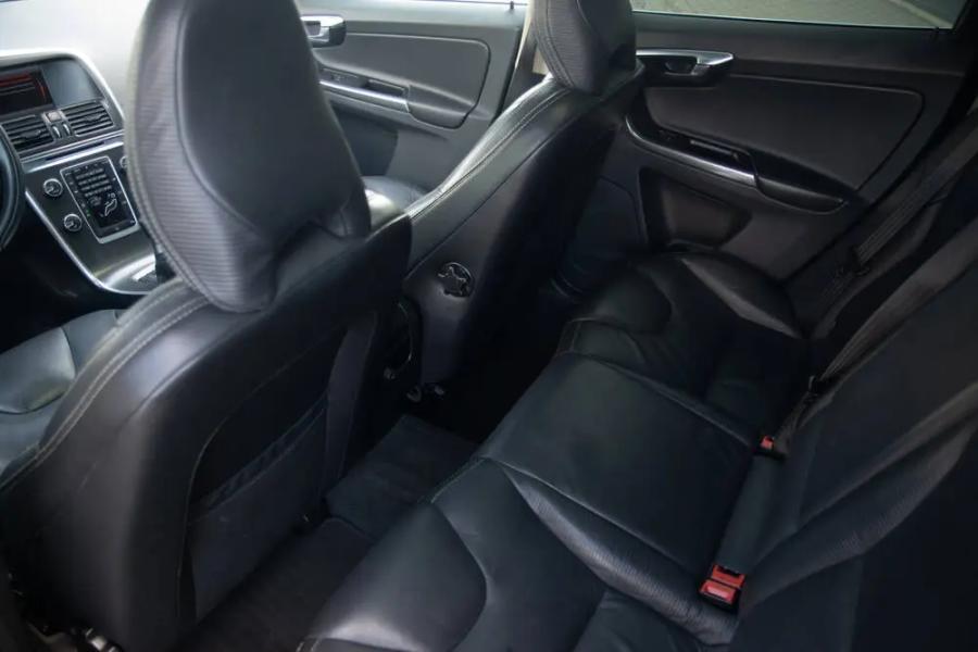 Volvo XC60 2013 in Tukums, with an engine capacity of 2.00 L and mileage of 215 thousand km for 9900 €, photo 35 on AUTOMOTO.COM.LV