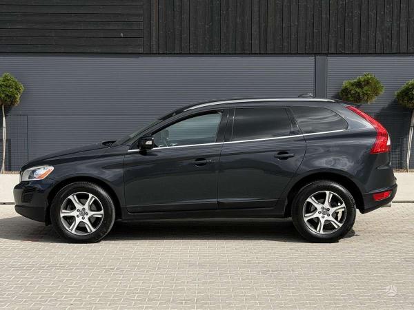 Volvo XC60 2013 in Siauliai, with an engine capacity of 2.40 L and mileage of 231 thousand km for 11190 €, photo 5 on AUTOMOTO.COM.LV