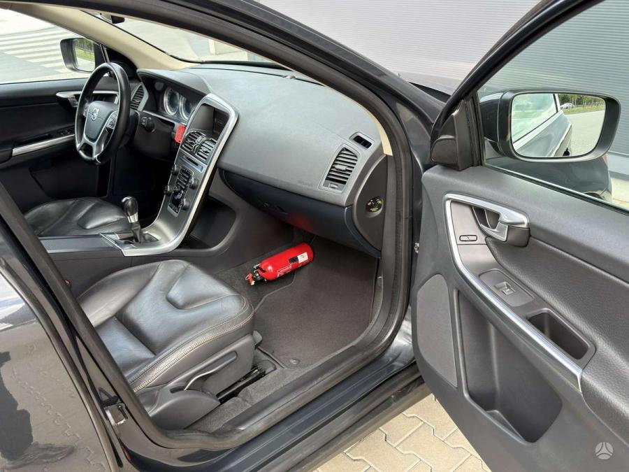 Volvo XC60 2013 Šauļi, ar dzinēja tilpumu 2.40 L un nobraukumu 231 tūkst. km par 11190 €, foto 19 vietnē AUTOMOTO.COM.LV