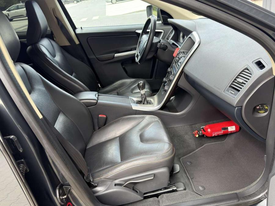 Volvo XC60 2013 Šauļi, ar dzinēja tilpumu 2.40 L un nobraukumu 231 tūkst. km par 11190 €, foto 20 vietnē AUTOMOTO.COM.LV