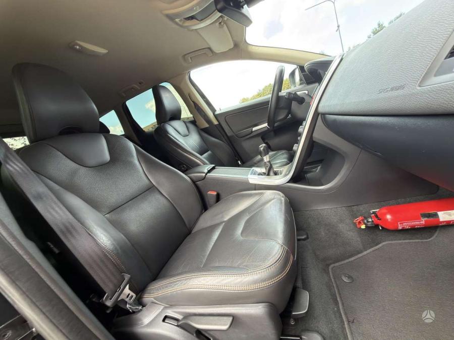 Volvo XC60 2013 Šauļi, ar dzinēja tilpumu 2.40 L un nobraukumu 231 tūkst. km par 11190 €, foto 21 vietnē AUTOMOTO.COM.LV