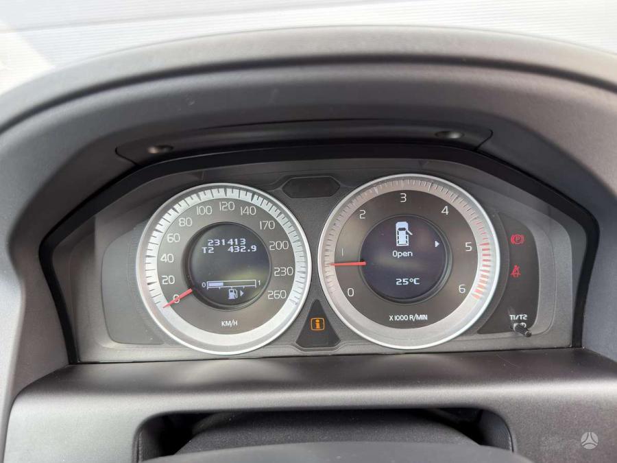 Volvo XC60 2013 Šauļi, ar dzinēja tilpumu 2.40 L un nobraukumu 231 tūkst. km par 11190 €, foto 29 vietnē AUTOMOTO.COM.LV