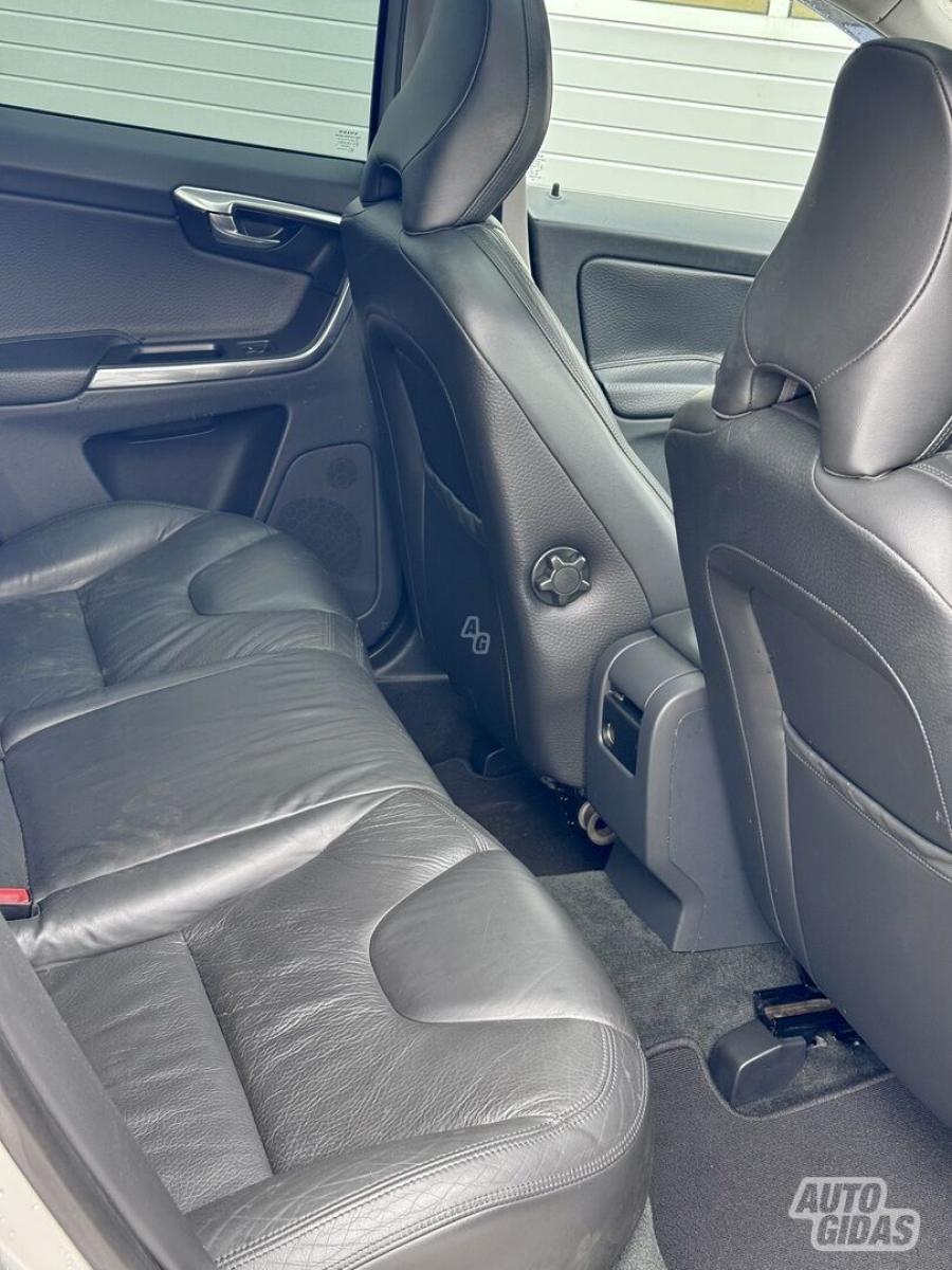 Volvo XC60 2014 in Kretinga, with an engine capacity of 3.20 L and mileage of 280 thousand km for 9999 €, photo 12 on AUTOMOTO.COM.LV