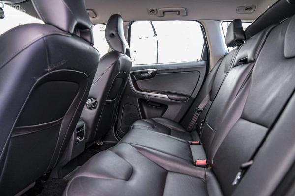 Volvo XC60 2014 in Kaunas, with an engine capacity of 2.00 L and mileage of 262 thousand km for 12490 €, photo 9 on AUTOMOTO.COM.LV