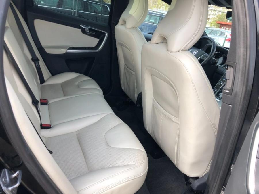Volvo XC60 2014 in Riga, with an engine capacity of 2.00 L and mileage of 278 thousand km for 13950 €, photo 16 on AUTOMOTO.COM.LV