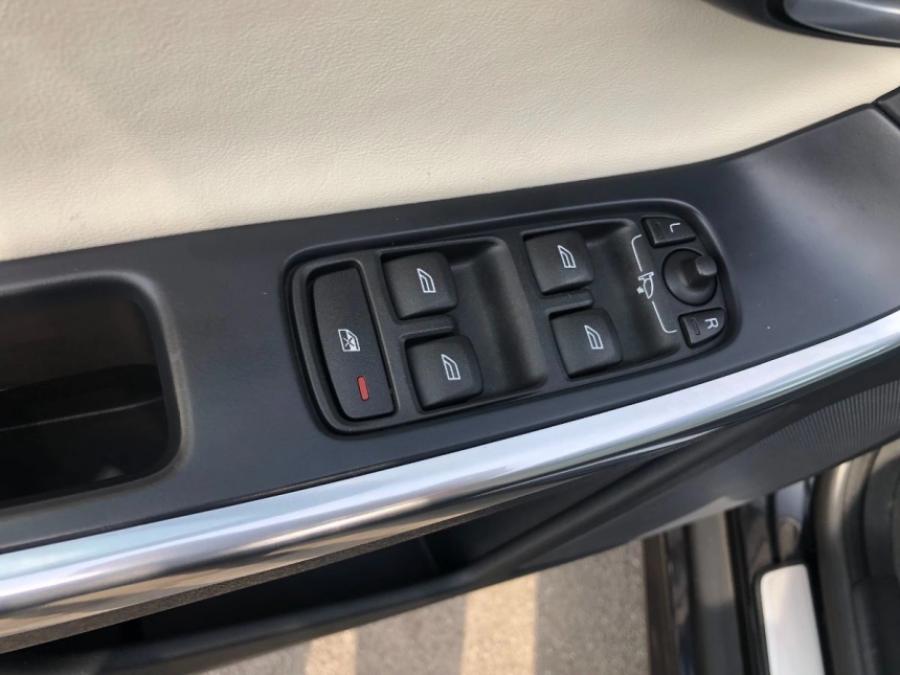 Volvo XC60 2014 in Riga, with an engine capacity of 2.00 L and mileage of 278 thousand km for 13950 €, photo 25 on AUTOMOTO.COM.LV