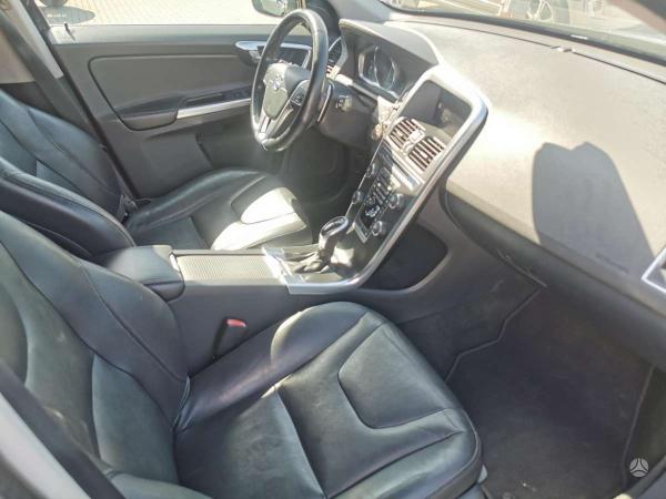 Volvo XC60 2014 in Taurage, with an engine capacity of 1.98 L and mileage of 267 thousand km for 9700 €, photo 9 on AUTOMOTO.COM.LV