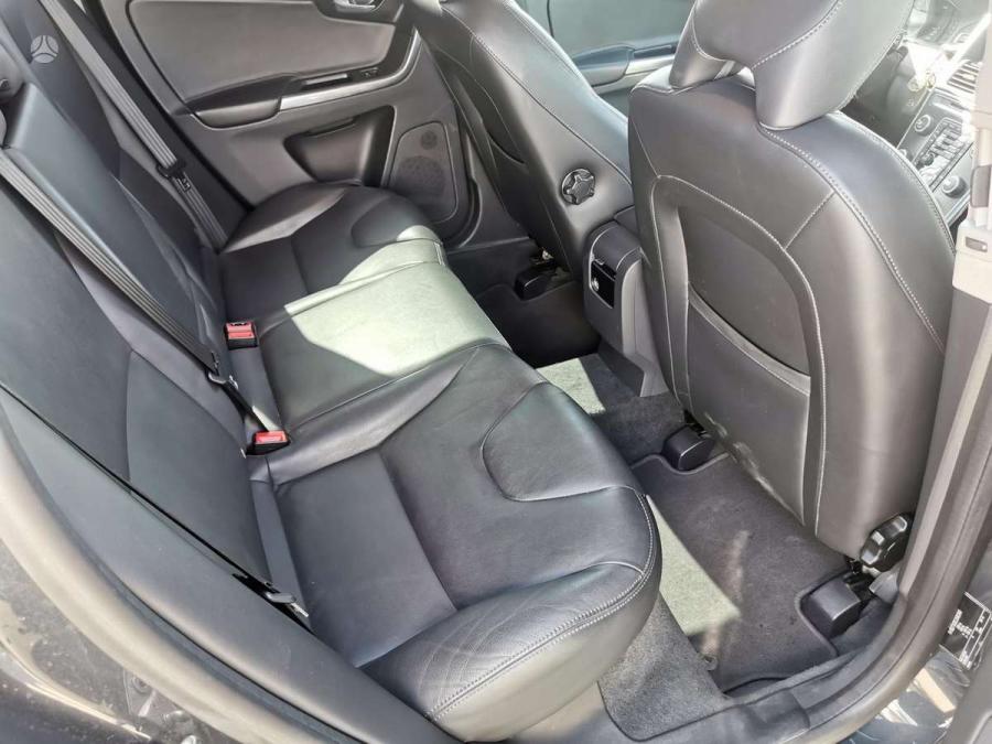 Volvo XC60 2014 in Taurage, with an engine capacity of 1.98 L and mileage of 267 thousand km for 9700 €, photo 13 on AUTOMOTO.COM.LV