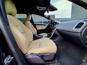 Volvo XC60 2014 in Siauliai, with an engine capacity of 2.40 L and mileage of 186 thousand km for 13650 €, photo 21 on AUTOMOTO.COM.LV