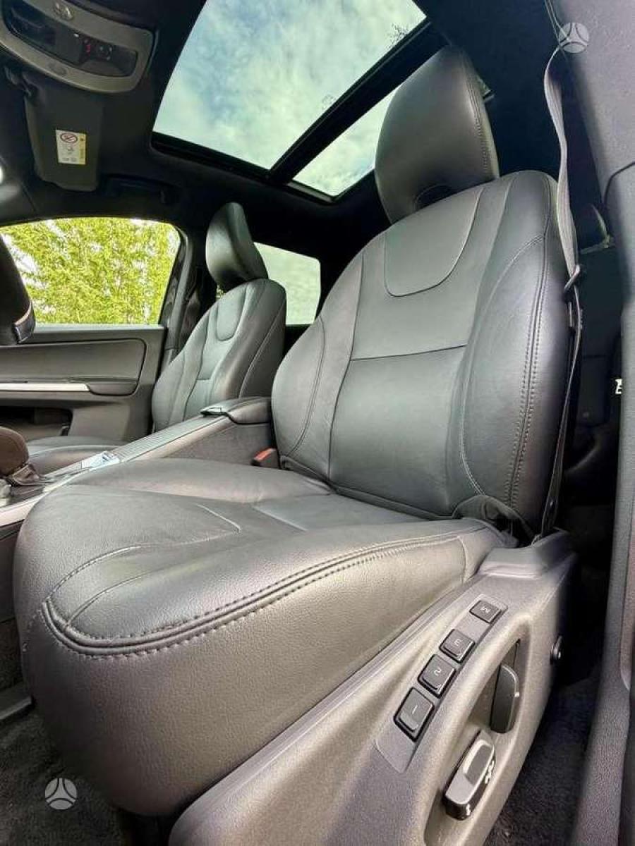 Volvo XC60 2014 in Siauliai, with an engine capacity of 1.98 L and mileage of 282 thousand km for 12950 €, photo 30 on AUTOMOTO.COM.LV