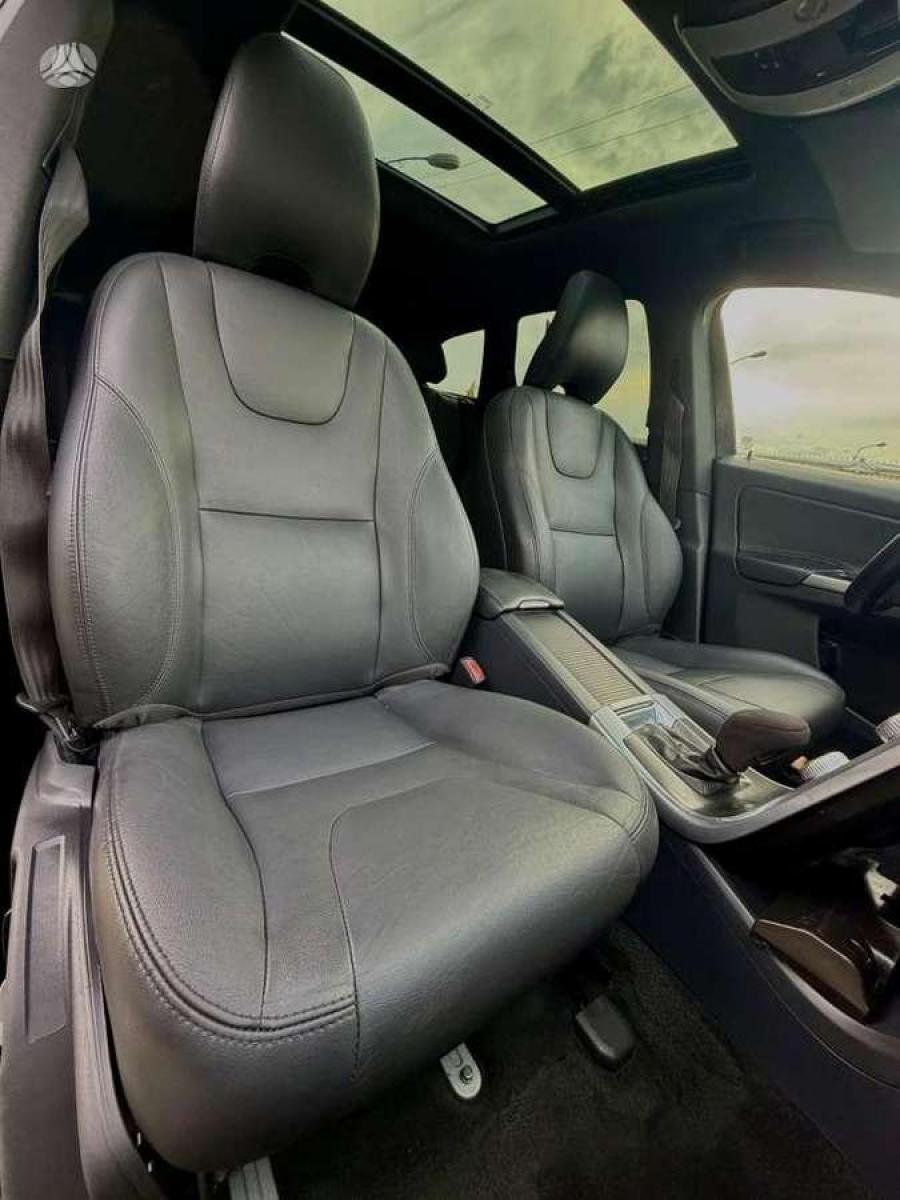 Volvo XC60 2014 in Siauliai, with an engine capacity of 1.98 L and mileage of 282 thousand km for 12950 €, photo 31 on AUTOMOTO.COM.LV