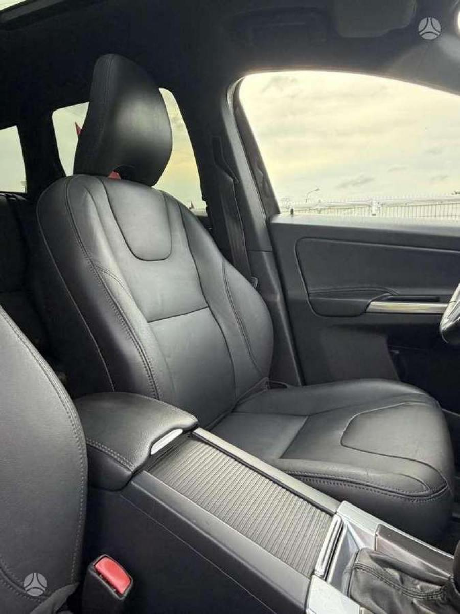 Volvo XC60 2014 in Siauliai, with an engine capacity of 1.98 L and mileage of 282 thousand km for 12950 €, photo 32 on AUTOMOTO.COM.LV