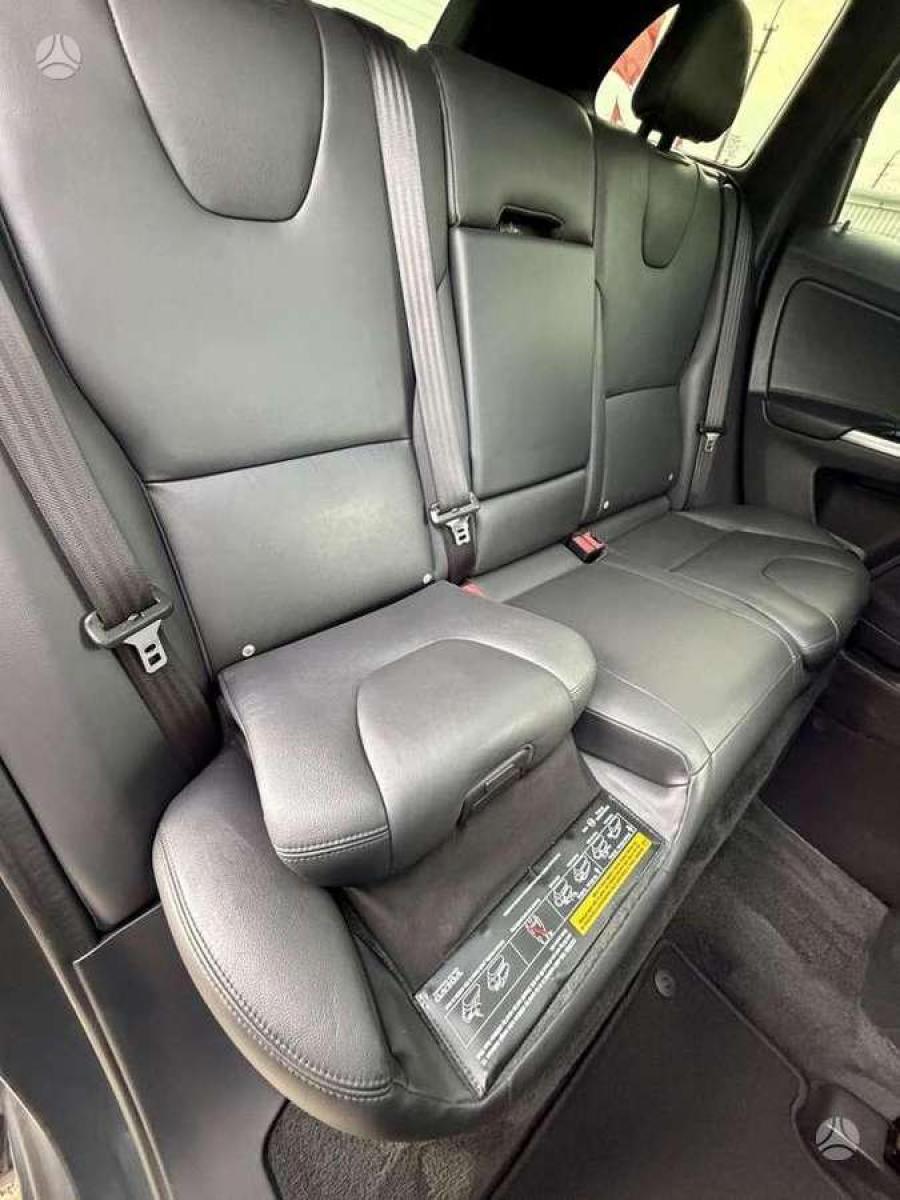 Volvo XC60 2014 in Siauliai, with an engine capacity of 1.98 L and mileage of 282 thousand km for 12950 €, photo 35 on AUTOMOTO.COM.LV