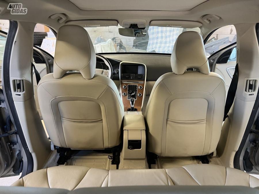 Volvo XC60 2015 Klaipėda, ar dzinēja tilpumu 3.00 L un nobraukumu 250 tūkst. km par 3600 €, foto 4 vietnē AUTOMOTO.COM.LV