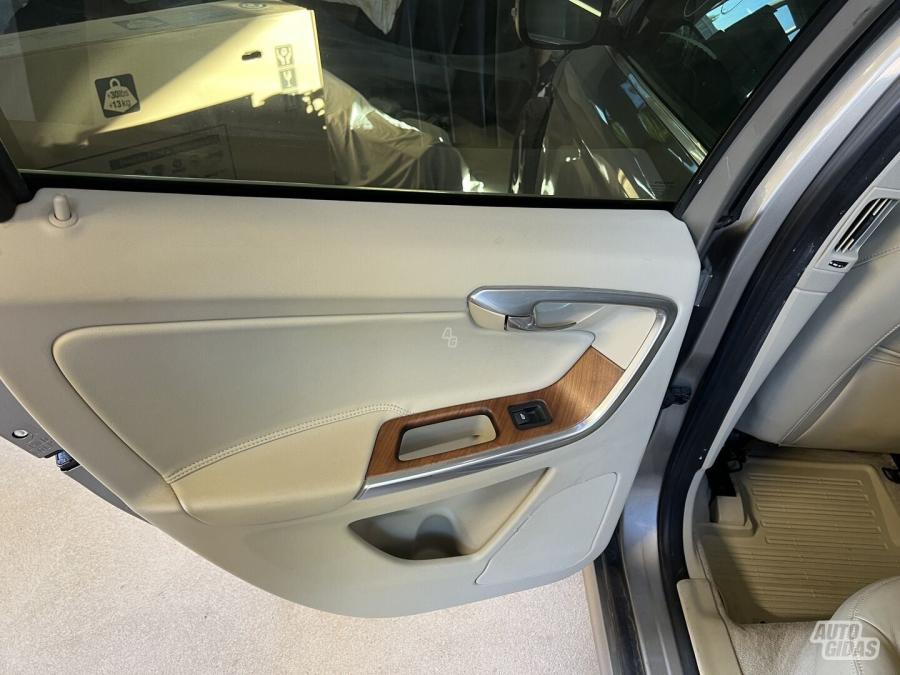 Volvo XC60 2015 Klaipėda, ar dzinēja tilpumu 3.00 L un nobraukumu 250 tūkst. km par 3600 €, foto 6 vietnē AUTOMOTO.COM.LV