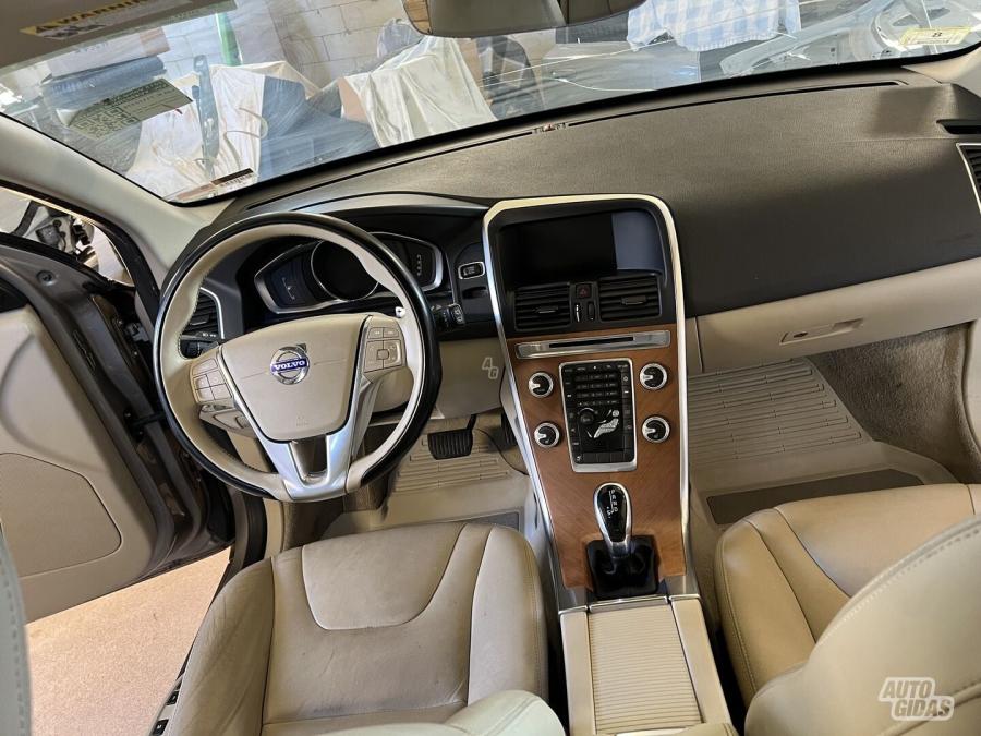 Volvo XC60 2015 Klaipėda, ar dzinēja tilpumu 3.00 L un nobraukumu 250 tūkst. km par 3600 €, foto 9 vietnē AUTOMOTO.COM.LV