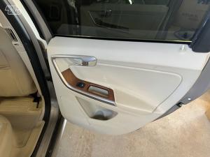 Volvo XC60 2015 Klaipėda, ar dzinēja tilpumu 3.00 L un nobraukumu 250 tūkst. km par 3600 €, foto 11 vietnē AUTOMOTO.COM.LV