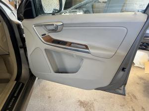 Volvo XC60 2015 Klaipėda, ar dzinēja tilpumu 3.00 L un nobraukumu 250 tūkst. km par 3600 €, foto 13 vietnē AUTOMOTO.COM.LV