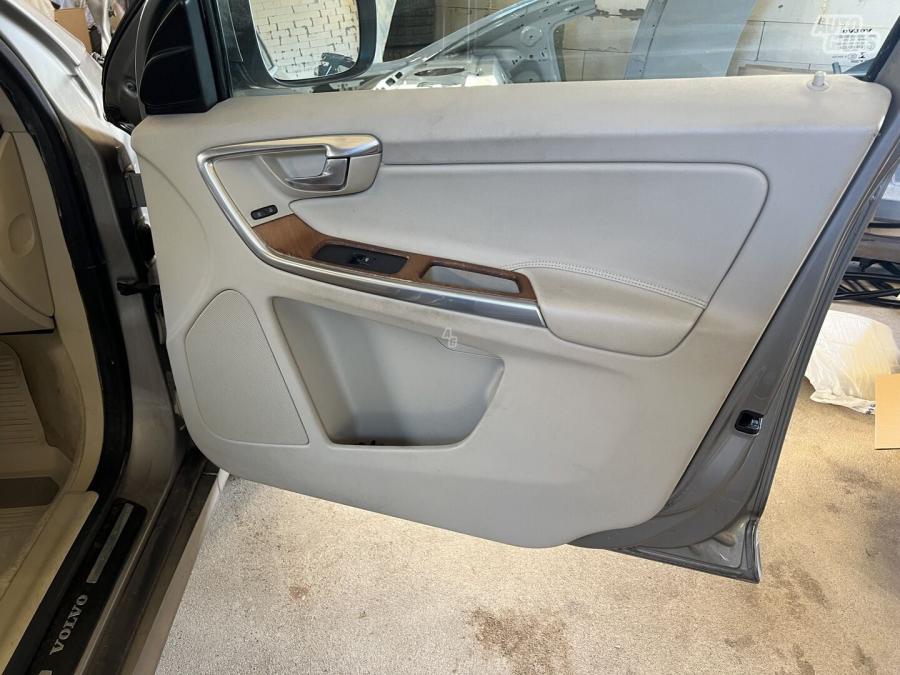 Volvo XC60 2015 Klaipėda, ar dzinēja tilpumu 3.00 L un nobraukumu 250 tūkst. km par 3600 €, foto 13 vietnē AUTOMOTO.COM.LV