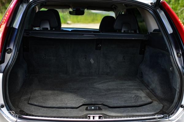 Volvo XC60 2015 Kretinga, ar dzinēja tilpumu 2.00 L un nobraukumu 262 tūkst. km par 12250 €, foto 9 vietnē AUTOMOTO.COM.LV
